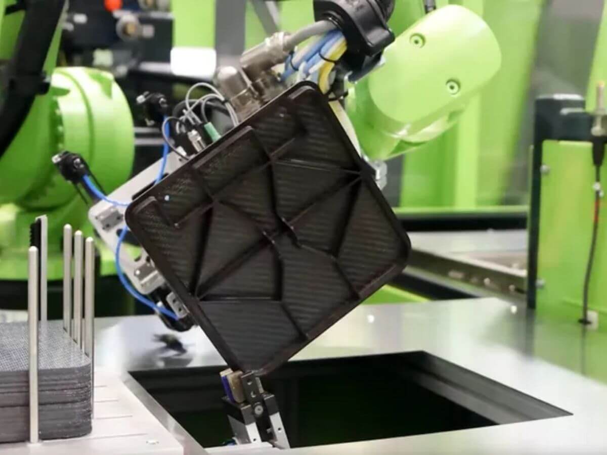 How Automotive Plastic Injection Molding Works | Machmaster