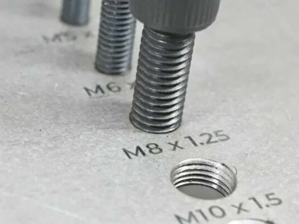 Comment fonctionne l'usinage de filetages ? | Machmaster