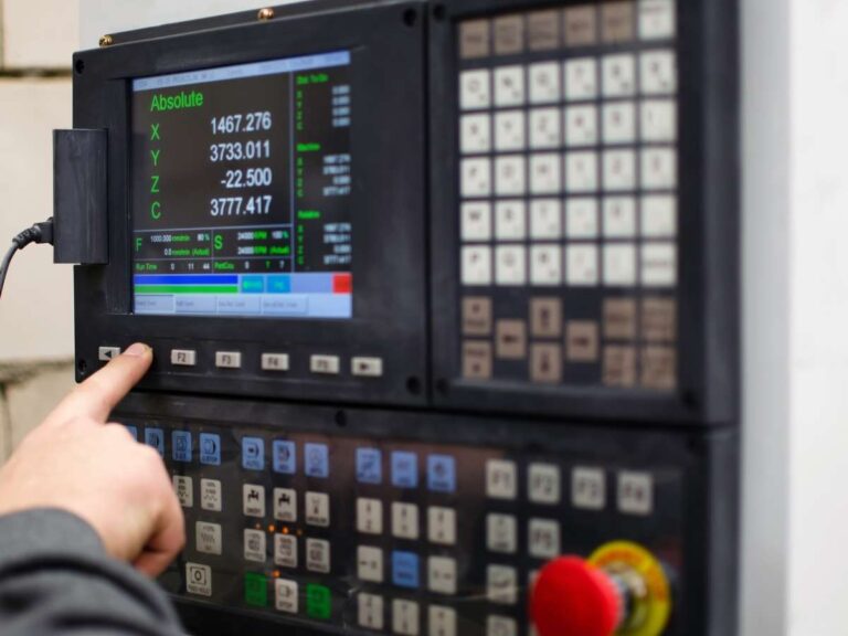 CNC Vs Manual Machining: What's The Difference | Machmaster