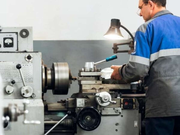 CNC Vs Manual Machining: What's The Difference | Machmaster