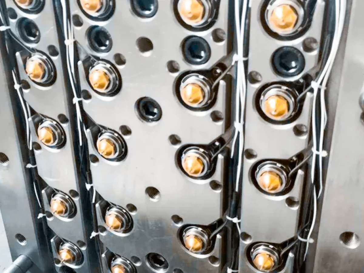 How Hot Runners Work In Injection Molding | Machmaster