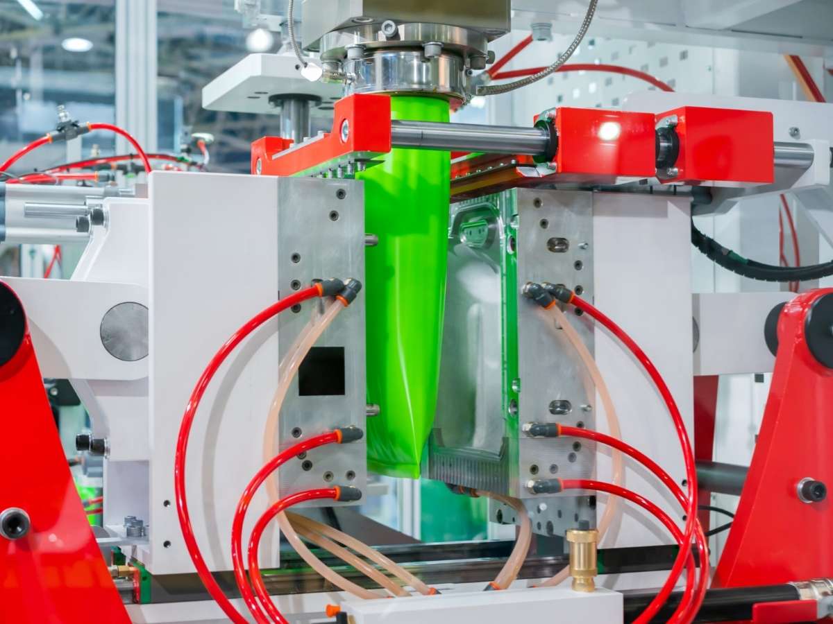 Injection Molding Vs Blow Molding: What’s The Difference? | Machmaster
