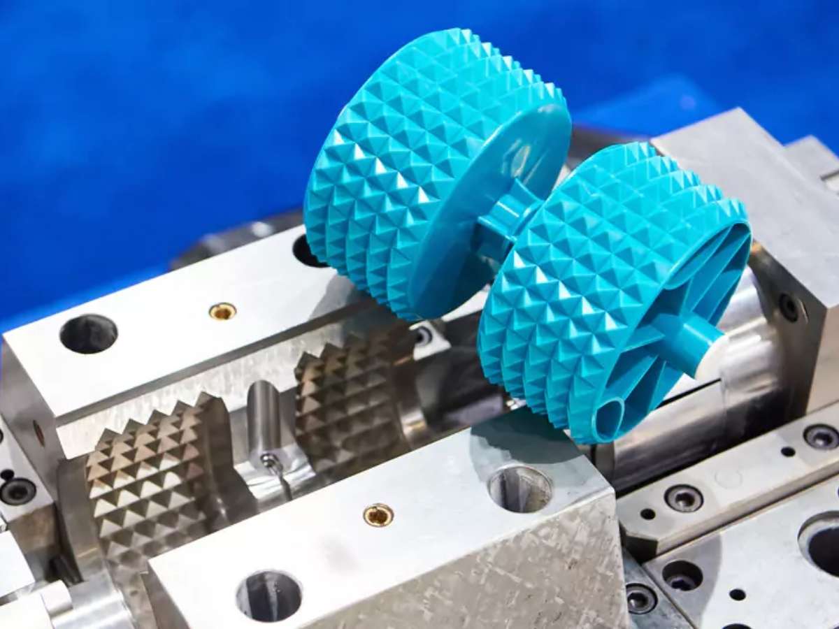 A Quick Guide To Prototype Plastic Injection Molding | Machmaster