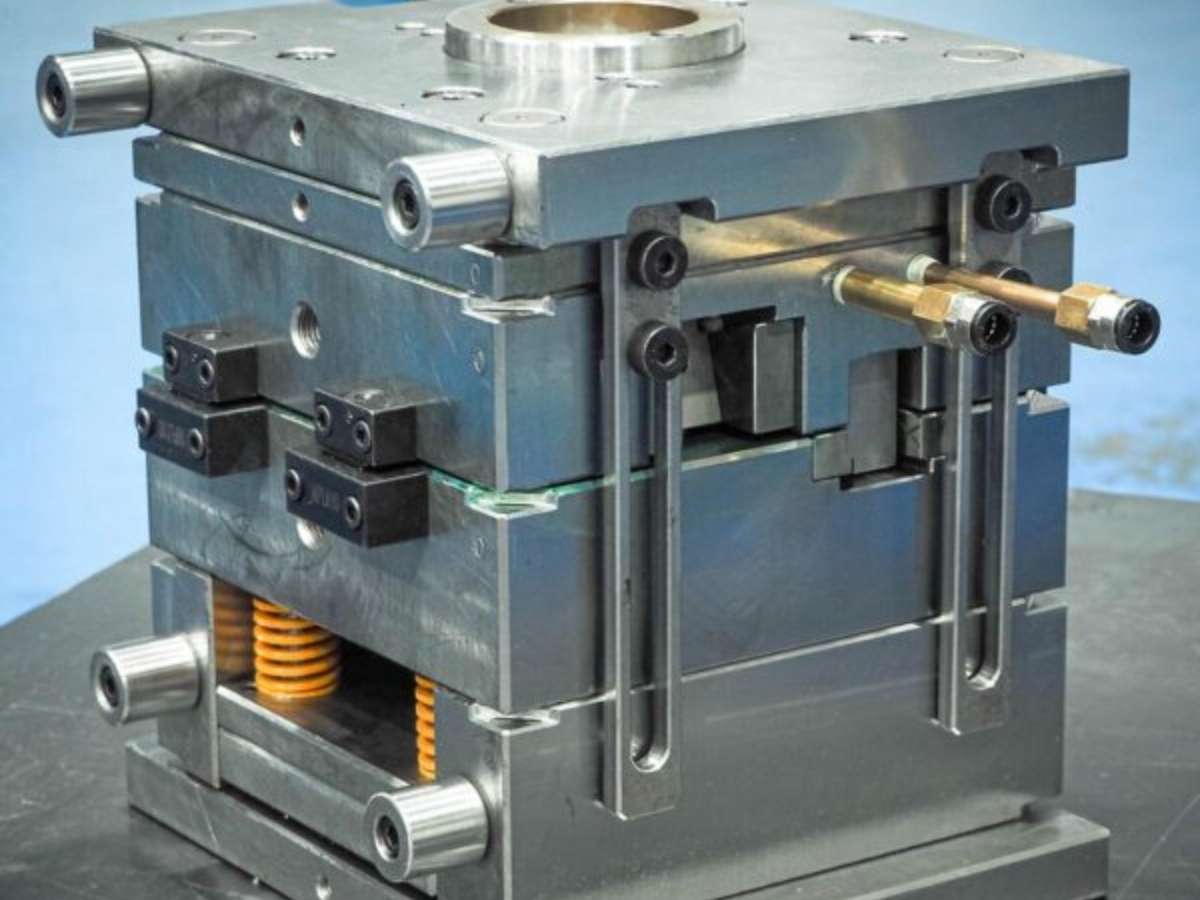 A Quick Guide To Prototype Plastic Injection Molding | Machmaster